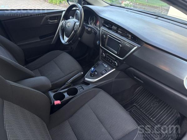 Brown Toyota Auris 2013 in Riga, with an engine capacity of 1.80 L and mileage of 243 thousand km for 6500 €, photo 7 on AUTOMOTO.COM.LV