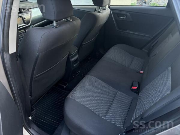 Brown Toyota Auris 2013 in Riga, with an engine capacity of 1.80 L and mileage of 243 thousand km for 6500 €, photo 9 on AUTOMOTO.COM.LV