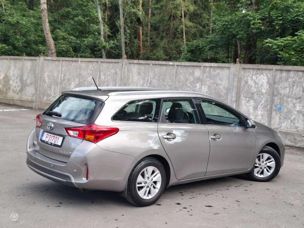 Brūns Toyota Auris 2013 Viļņa, ar dzinēja tilpumu 1.80 L un nobraukumu 112 tūkst. km par 8700 €, foto 2 vietnē AUTOMOTO.COM.LV