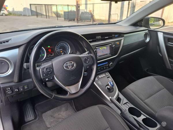 Brūns Toyota Auris 2013 Viļņa, ar dzinēja tilpumu 1.80 L un nobraukumu 112 tūkst. km par 8700 €, foto 3 vietnē AUTOMOTO.COM.LV