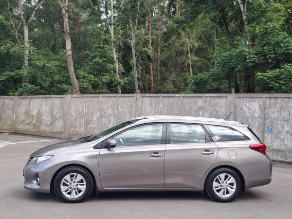 Brūns Toyota Auris 2013 Viļņa, ar dzinēja tilpumu 1.80 L un nobraukumu 112 tūkst. km par 8700 €, foto 4 vietnē AUTOMOTO.COM.LV