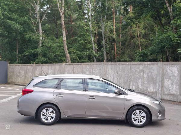Brūns Toyota Auris 2013 Viļņa, ar dzinēja tilpumu 1.80 L un nobraukumu 112 tūkst. km par 8700 €, foto 7 vietnē AUTOMOTO.COM.LV