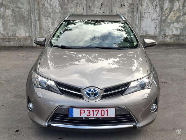 Brūns Toyota Auris 2013 Viļņa, ar dzinēja tilpumu 1.80 L un nobraukumu 112 tūkst. km par 8700 €, foto 8 vietnē AUTOMOTO.COM.LV