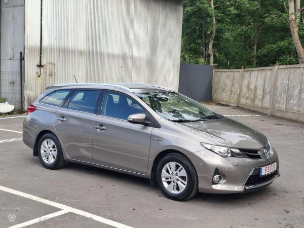 Brūns Toyota Auris 2013 Viļņa, ar dzinēja tilpumu 1.80 L un nobraukumu 112 tūkst. km par 8700 €, foto 9 vietnē AUTOMOTO.COM.LV