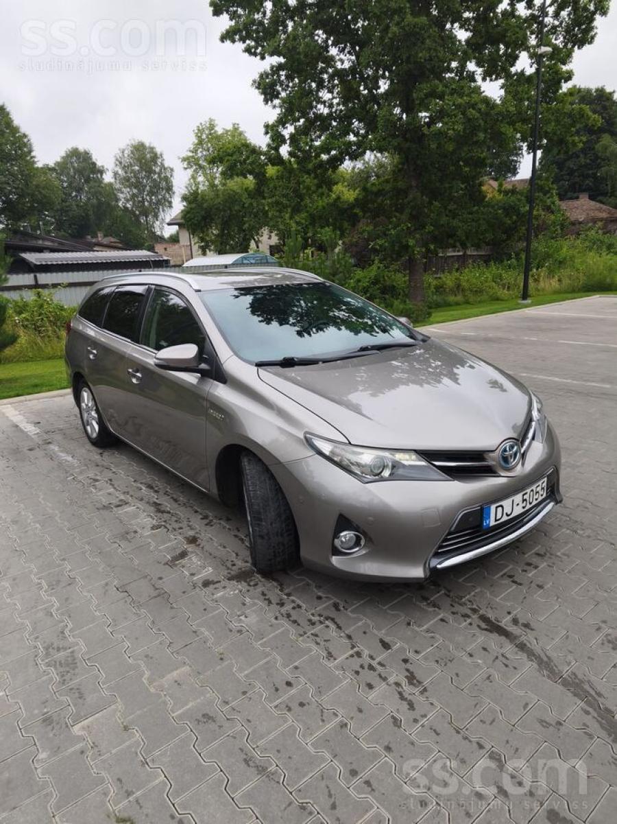 Brūns Toyota Auris 2013 Rīga, ar dzinēja tilpumu 1.80 L un nobraukumu 149 tūkst. km par 9700 €, foto 2 vietnē AUTOMOTO.COM.LV