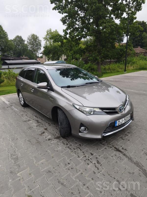 Brūns Toyota Auris 2013 Rīga, ar dzinēja tilpumu 1.80 L un nobraukumu 149 tūkst. km par 9700 €, foto 1 vietnē AUTOMOTO.COM.LV