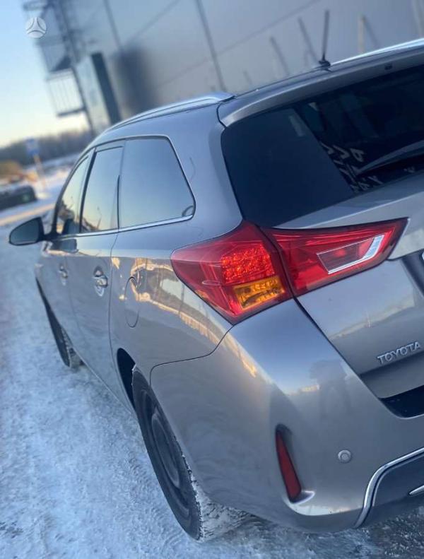 Brūns Toyota Auris 2014 Viļņa, ar dzinēja tilpumu 1.80 L un nobraukumu 228 tūkst. km par 8999 €, foto 5 vietnē AUTOMOTO.COM.LV