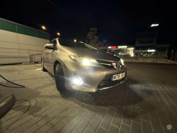 Brūns Toyota Auris 2014 Viļņa, ar dzinēja tilpumu 1.80 L un nobraukumu 314 tūkst. km par 6700 €, foto 3 vietnē AUTOMOTO.COM.LV