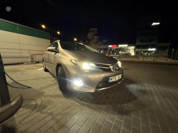 Brūns Toyota Auris 2014 Viļņa, ar dzinēja tilpumu 1.80 L un nobraukumu 314 tūkst. km par 6700 €, foto 4 vietnē AUTOMOTO.COM.LV