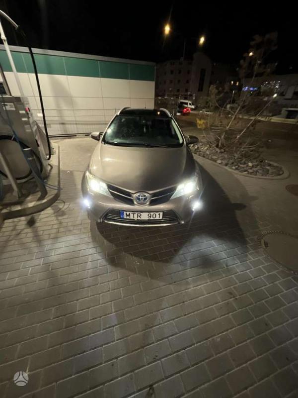 Brūns Toyota Auris 2014 Viļņa, ar dzinēja tilpumu 1.80 L un nobraukumu 314 tūkst. km par 6700 €, foto 8 vietnē AUTOMOTO.COM.LV