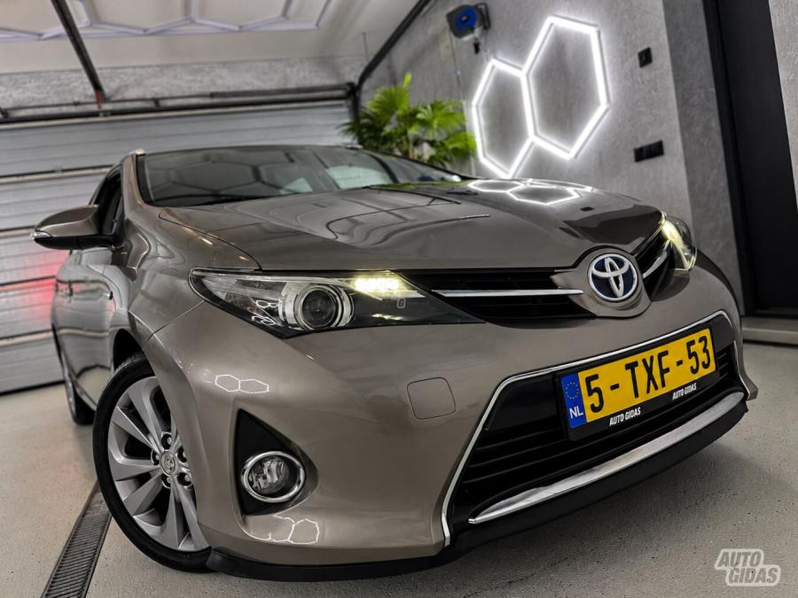 Brown Toyota Auris 2014 in Kaunas, with an engine capacity of 1.80 L and mileage of 280 thousand km for 7950 €, photo 1 on AUTOMOTO.COM.LV