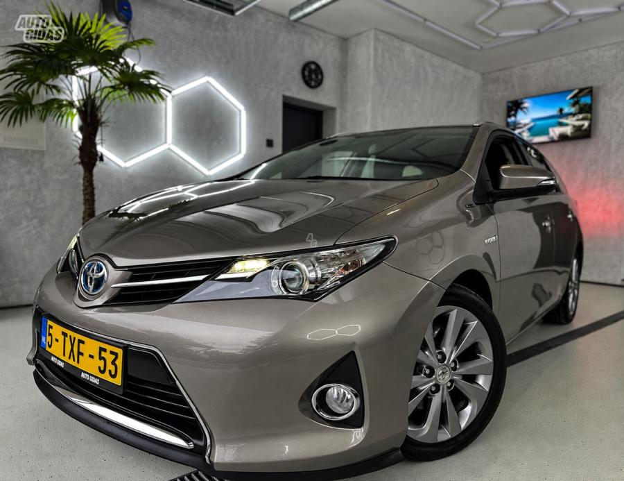 Brown Toyota Auris 2014 in Kaunas, with an engine capacity of 1.80 L and mileage of 280 thousand km for 7950 €, photo 3 on AUTOMOTO.COM.LV