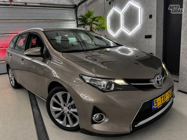 Brown Toyota Auris 2014 in Kaunas, with an engine capacity of 1.80 L and mileage of 280 thousand km for 7950 €, photo 4 on AUTOMOTO.COM.LV