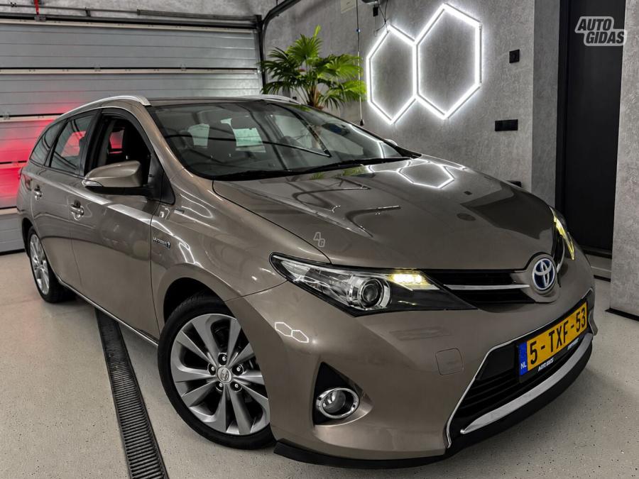 Brown Toyota Auris 2014 in Kaunas, with an engine capacity of 1.80 L and mileage of 280 thousand km for 7950 €, photo 4 on AUTOMOTO.COM.LV