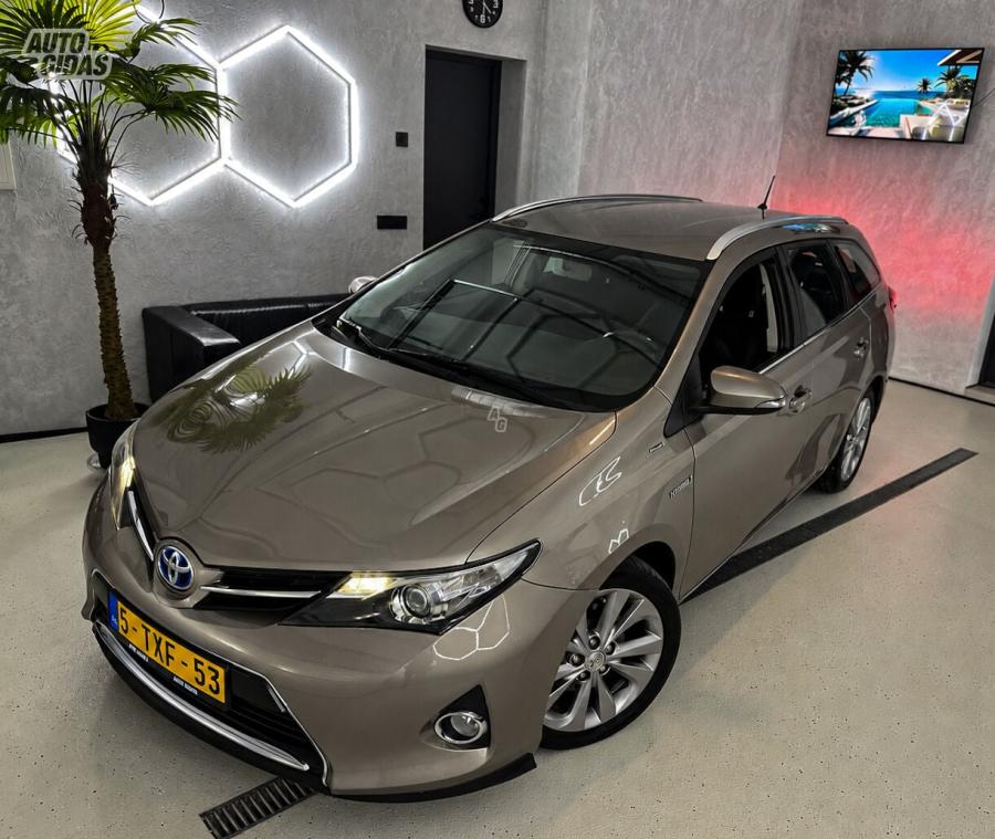 Brown Toyota Auris 2014 in Kaunas, with an engine capacity of 1.80 L and mileage of 280 thousand km for 7950 €, photo 13 on AUTOMOTO.COM.LV