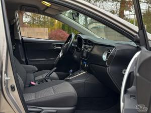Brown Toyota Auris 2014 in Kaunas, with an engine capacity of 1.80 L and mileage of 280 thousand km for 7950 €, photo 23 on AUTOMOTO.COM.LV