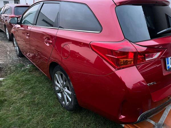 Brown Toyota Auris 2015 in Kaunas, with an engine capacity of 1.80 L and mileage of 260 thousand km for 7950 €, photo 4 on AUTOMOTO.COM.LV