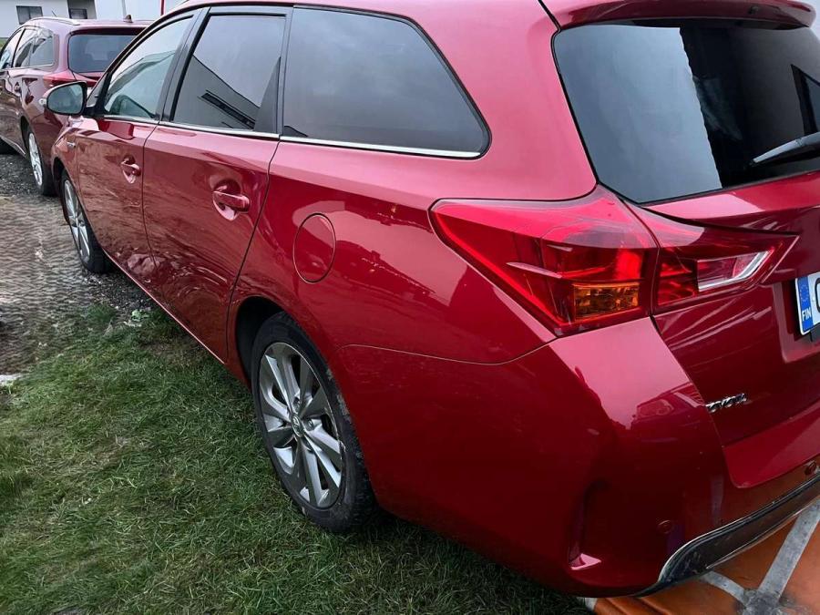 Brown Toyota Auris 2015 in Kaunas, with an engine capacity of 1.80 L and mileage of 260 thousand km for 7950 €, photo 4 on AUTOMOTO.COM.LV