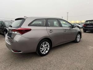 Brown Toyota Auris 2015 in Kaunas, with an engine capacity of 1.80 L and mileage of 227 thousand km for 11500 €, photo 6 on AUTOMOTO.COM.LV