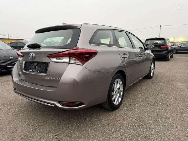 Brown Toyota Auris 2015 in Kaunas, with an engine capacity of 1.80 L and mileage of 227 thousand km for 11500 €, photo 7 on AUTOMOTO.COM.LV