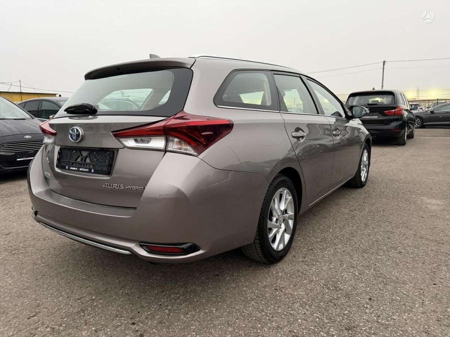 Brown Toyota Auris 2015 in Kaunas, with an engine capacity of 1.80 L and mileage of 227 thousand km for 11500 €, photo 7 on AUTOMOTO.COM.LV