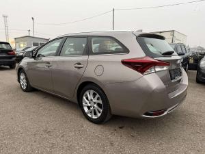 Brown Toyota Auris 2015 in Kaunas, with an engine capacity of 1.80 L and mileage of 227 thousand km for 11500 €, photo 18 on AUTOMOTO.COM.LV