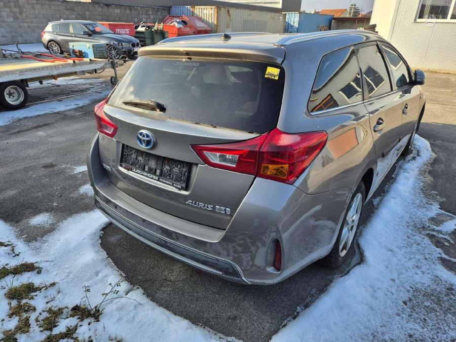 Brown Toyota Auris 2015 in Marijampole, with an engine capacity of 1.80 L and mileage of 138 thousand km for 3100 €, photo 4 on AUTOMOTO.COM.LV