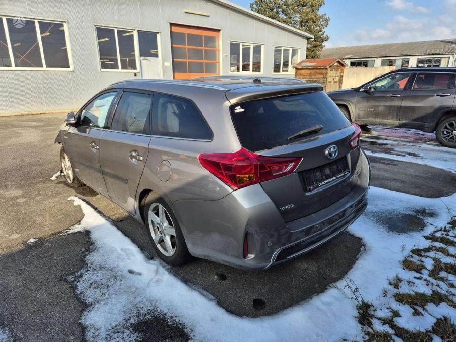 Brown Toyota Auris 2015 in Marijampole, with an engine capacity of 1.80 L and mileage of 138 thousand km for 3100 €, photo 5 on AUTOMOTO.COM.LV