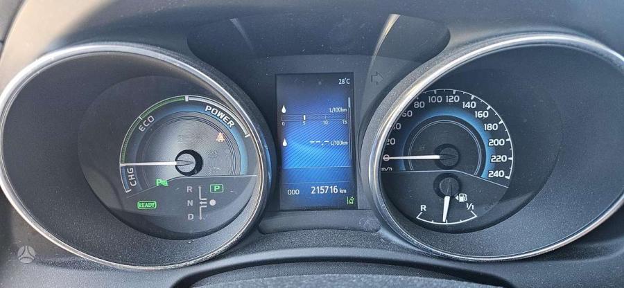 Brown Toyota Auris 2015 in Klaipeda, with an engine capacity of 1.80 L and mileage of 216 thousand km for 9700 €, photo 15 on AUTOMOTO.COM.LV