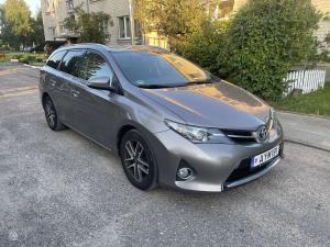 Brown Toyota Auris 2015 in Pakruojis, with an engine capacity of 1.33 L and mileage of 169 thousand km for 7999 €, photo  on AUTOMOTO.COM.LV