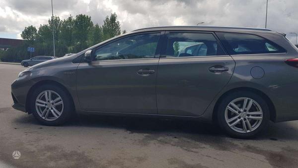 Brūns Toyota Auris 2016 Viļņa, ar dzinēja tilpumu 1.80 L un nobraukumu 166 tūkst. km par 11900 €, foto 3 vietnē AUTOMOTO.COM.LV