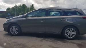 Brown Toyota Auris 2016 in Vilnius, with an engine capacity of 1.80 L and mileage of 166 thousand km for 11900 €, photo 4 on AUTOMOTO.COM.LV