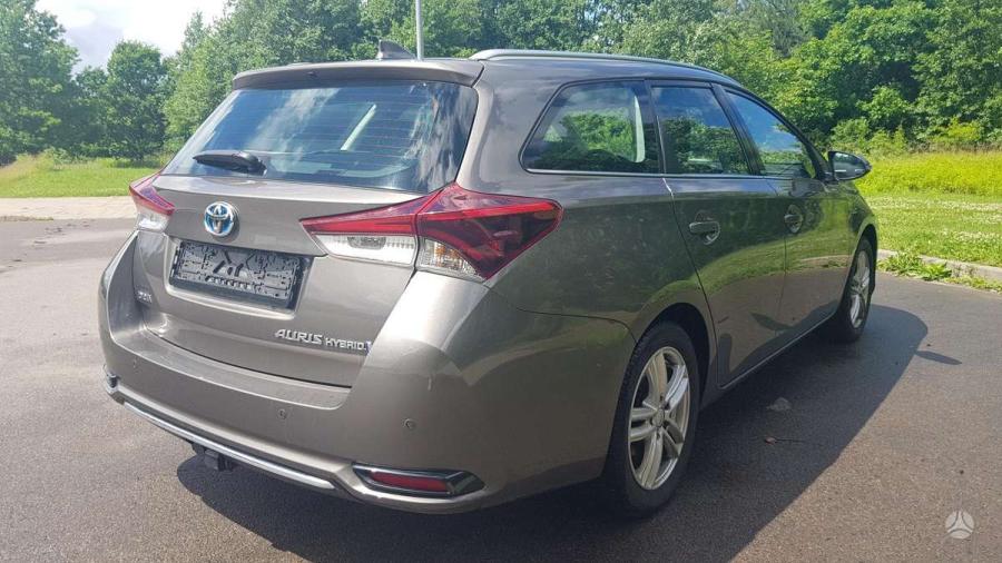 Brown Toyota Auris 2016 in Vilnius, with an engine capacity of 1.80 L and mileage of 166 thousand km for 11900 €, photo 6 on AUTOMOTO.COM.LV
