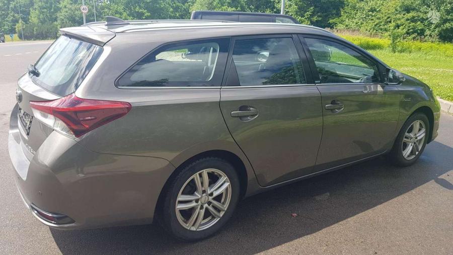 Brown Toyota Auris 2016 in Vilnius, with an engine capacity of 1.80 L and mileage of 166 thousand km for 11900 €, photo 7 on AUTOMOTO.COM.LV