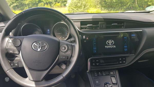 Brūns Toyota Auris 2016 Viļņa, ar dzinēja tilpumu 1.80 L un nobraukumu 166 tūkst. km par 11900 €, foto 8 vietnē AUTOMOTO.COM.LV