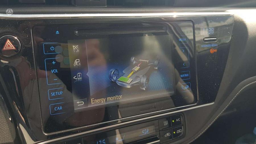Brown Toyota Auris 2016 in Vilnius, with an engine capacity of 1.80 L and mileage of 166 thousand km for 11900 €, photo 10 on AUTOMOTO.COM.LV