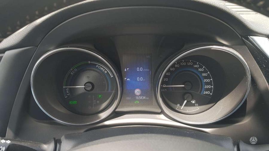 Brown Toyota Auris 2016 in Vilnius, with an engine capacity of 1.80 L and mileage of 166 thousand km for 11900 €, photo 12 on AUTOMOTO.COM.LV