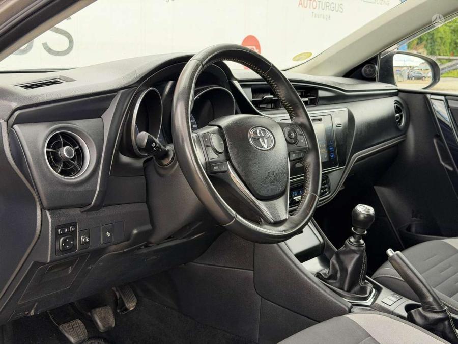 Brūns Toyota Auris 2016 Tauragė, ar dzinēja tilpumu 1.60 L un nobraukumu 94 tūkst. km par 9700 €, foto 13 vietnē AUTOMOTO.COM.LV
