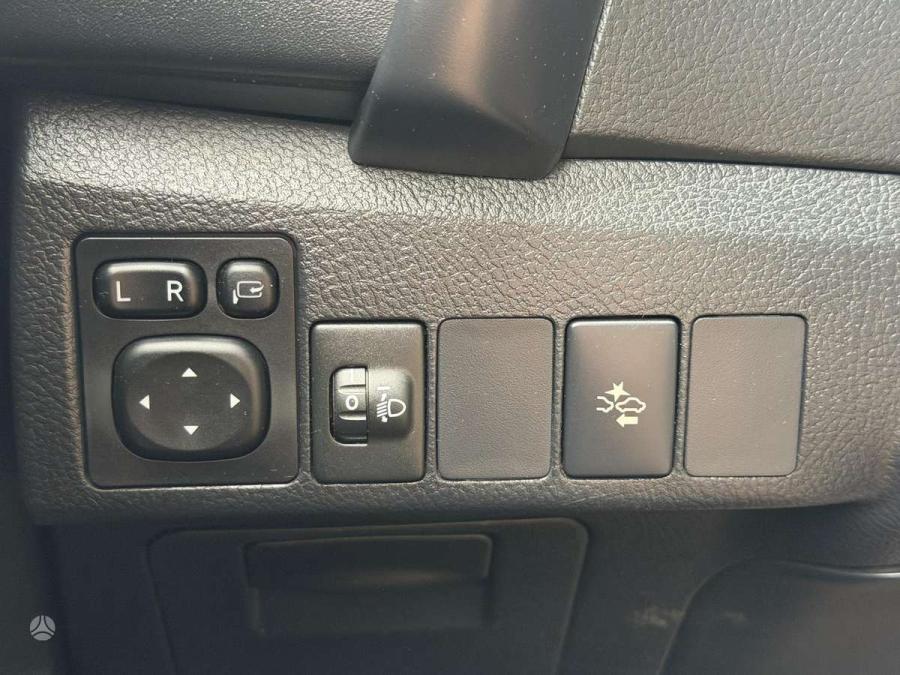 Brūns Toyota Auris 2016 Tauragė, ar dzinēja tilpumu 1.60 L un nobraukumu 94 tūkst. km par 9700 €, foto 25 vietnē AUTOMOTO.COM.LV