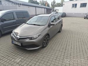 Brown Toyota Auris 2016 in Riga, with an engine capacity of 1.60 L and mileage of 199 thousand km for 7600 €, photo  on AUTOMOTO.COM.LV
