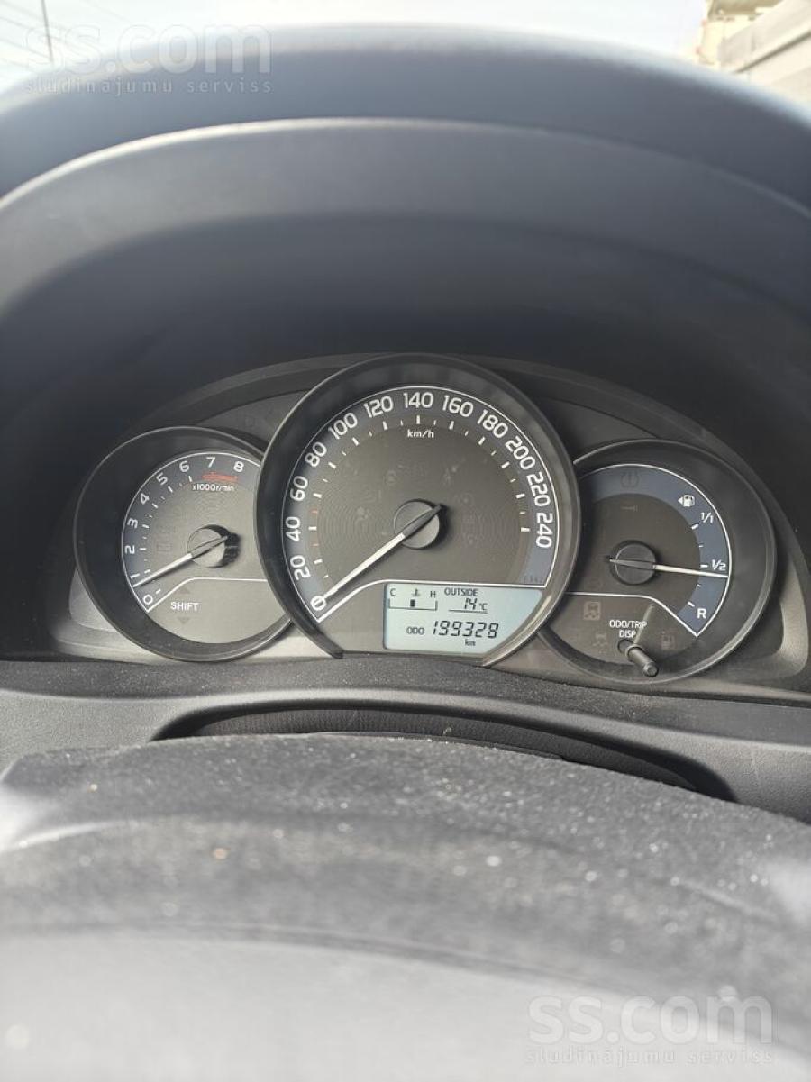 Brown Toyota Auris 2016 in Riga, with an engine capacity of 1.60 L and mileage of 199 thousand km for 7600 €, photo 7 on AUTOMOTO.COM.LV
