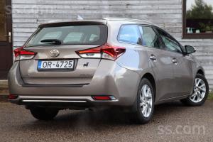 Brūns Toyota Auris 2016 Valmiera, ar dzinēja tilpumu 1.60 L un nobraukumu 323 tūkst. km par 5900 €, foto 4 vietnē AUTOMOTO.COM.LV