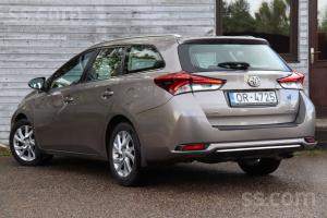 Brūns Toyota Auris 2016 Valmiera, ar dzinēja tilpumu 1.60 L un nobraukumu 323 tūkst. km par 5900 €, foto 5 vietnē AUTOMOTO.COM.LV