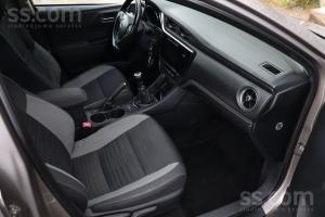 Brūns Toyota Auris 2016 Valmiera, ar dzinēja tilpumu 1.60 L un nobraukumu 323 tūkst. km par 5900 €, foto 6 vietnē AUTOMOTO.COM.LV
