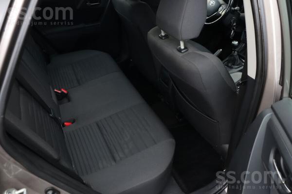 Brown Toyota Auris 2016 in Valmiera, with an engine capacity of 1.60 L and mileage of 323 thousand km for 5900 €, photo 8 on AUTOMOTO.COM.LV