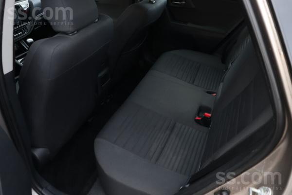 Brown Toyota Auris 2016 in Valmiera, with an engine capacity of 1.60 L and mileage of 323 thousand km for 5900 €, photo 9 on AUTOMOTO.COM.LV
