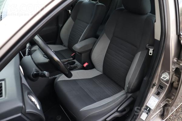 Brown Toyota Auris 2016 in Valmiera, with an engine capacity of 1.60 L and mileage of 323 thousand km for 5900 €, photo 11 on AUTOMOTO.COM.LV