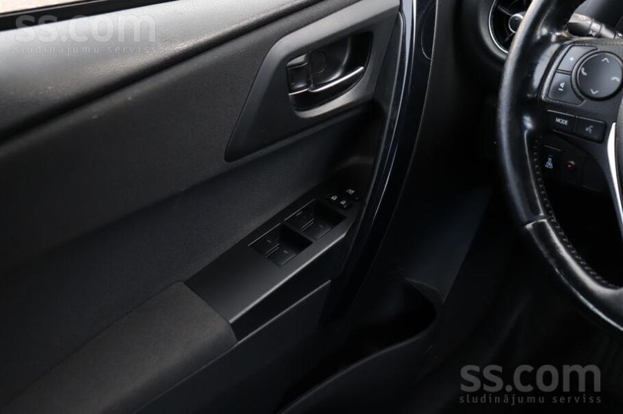 Brūns Toyota Auris 2016 Valmiera, ar dzinēja tilpumu 1.60 L un nobraukumu 323 tūkst. km par 5900 €, foto 13 vietnē AUTOMOTO.COM.LV