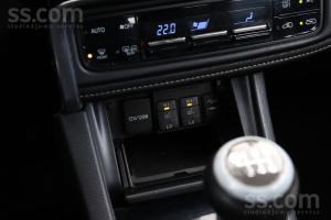 Brūns Toyota Auris 2016 Valmiera, ar dzinēja tilpumu 1.60 L un nobraukumu 323 tūkst. km par 5900 €, foto 15 vietnē AUTOMOTO.COM.LV