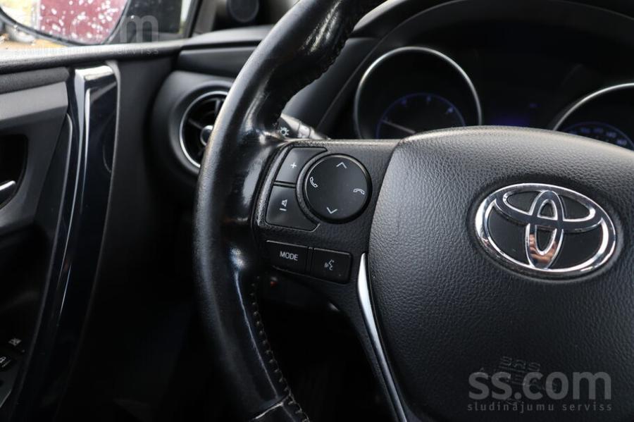 Brūns Toyota Auris 2016 Valmiera, ar dzinēja tilpumu 1.60 L un nobraukumu 323 tūkst. km par 5900 €, foto 18 vietnē AUTOMOTO.COM.LV